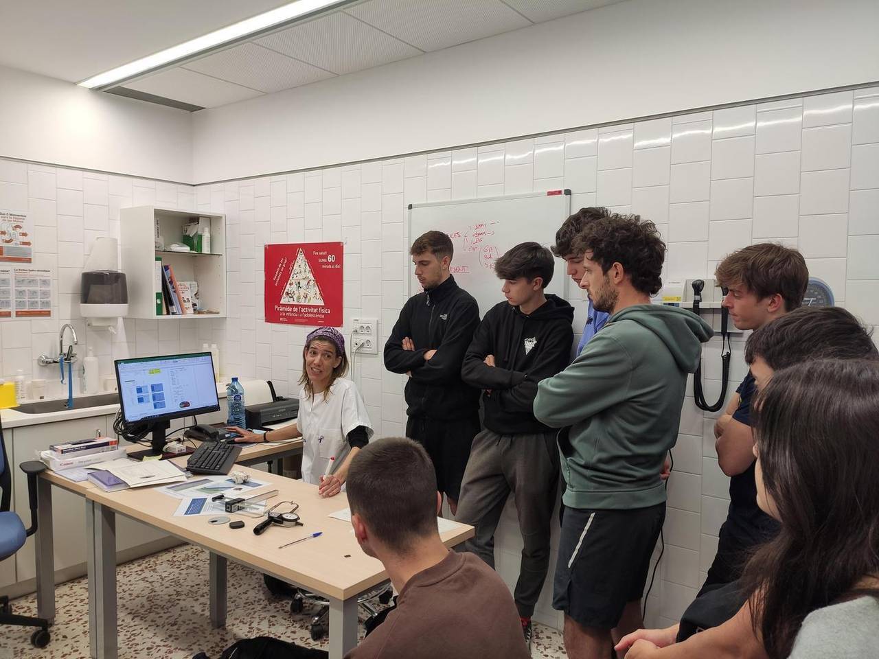 Alumnat d’INEFC Pirineus fa una pràctica a la Unitat de Medicina de l ...